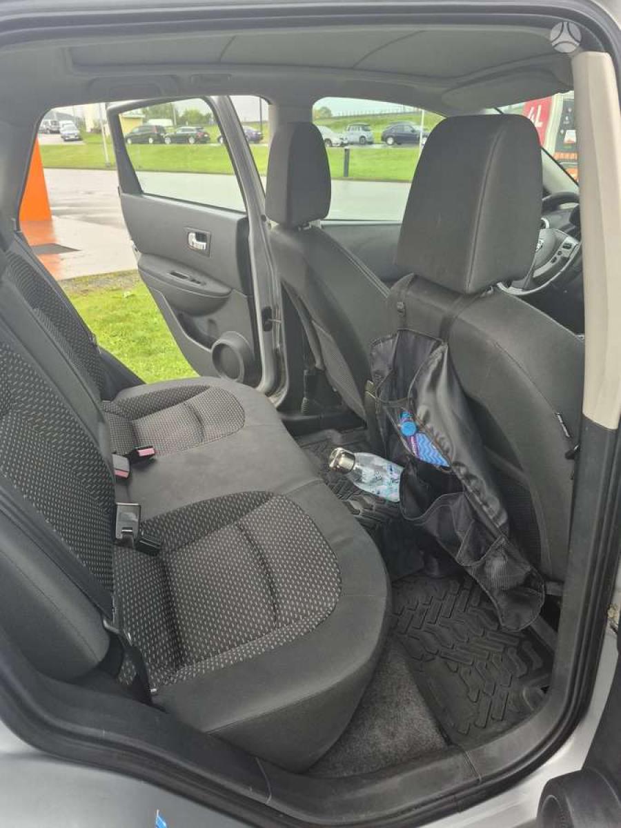 Grey Nissan Qashqai 2007 in Vilnius, with an engine capacity of 1.50 L and mileage of 338 thousand km for 2700 €, photo 14 on AUTOMOTO.COM.LV