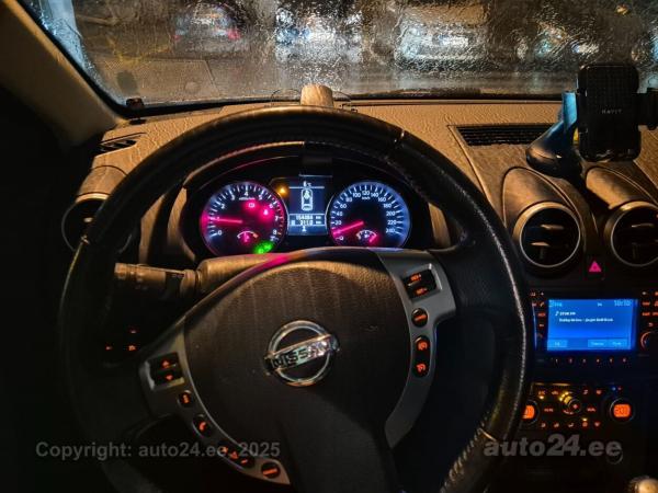 Pelēks Nissan Qashqai 2011 Tallina, ar dzinēja tilpumu 2.00 L un nobraukumu 155 tūkst. km par 5000 €, foto 11 vietnē AUTOMOTO.COM.LV