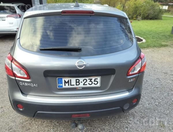 Grey Nissan Qashqai 2012 in Valmiera, with an engine capacity of 1.60 L and mileage of 0 thousand km for 5200 €, photo 2 on AUTOMOTO.COM.LV