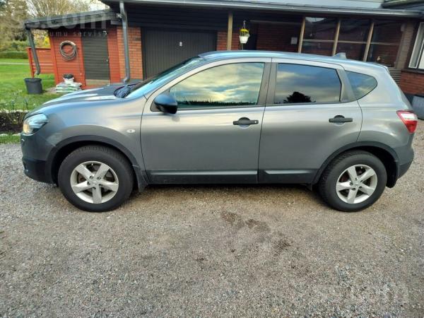 Grey Nissan Qashqai 2012 in Valmiera, with an engine capacity of 1.60 L and mileage of 0 thousand km for 5200 €, photo 3 on AUTOMOTO.COM.LV