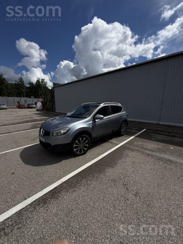 Grey Nissan Qashqai 2012 in Riga, with an engine capacity of 1.60 L and mileage of 320 thousand km for 3900 €, photo 2 on AUTOMOTO.COM.LV
