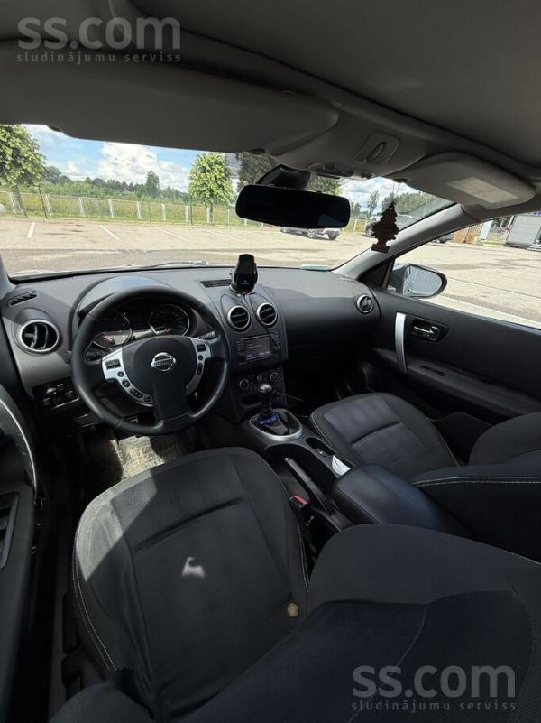 Grey Nissan Qashqai 2012 in Riga, with an engine capacity of 1.60 L and mileage of 320 thousand km for 3900 €, photo 7 on AUTOMOTO.COM.LV