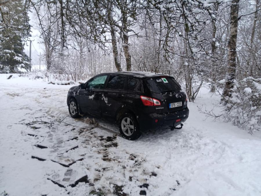 Grey Nissan Qashqai 2013 in Tapa, with an engine capacity of 0.00 L and mileage of 331 thousand km for 4500 €, photo 6 on AUTOMOTO.COM.LV