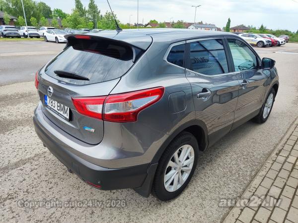 Grey Nissan Qashqai 2014 in Tartu, with an engine capacity of 1.60 L and mileage of 270 thousand km for 6990 €, photo 4 on AUTOMOTO.COM.LV