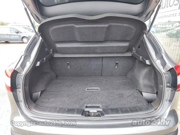 Grey Nissan Qashqai 2014 in Tartu, with an engine capacity of 1.60 L and mileage of 270 thousand km for 6990 €, photo 5 on AUTOMOTO.COM.LV