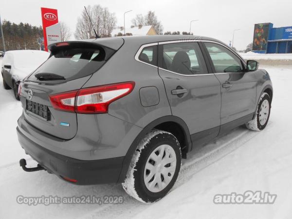 Grey Nissan Qashqai 2015 in Viljandi, with an engine capacity of 1.50 L and mileage of 211 thousand km for 8990 €, photo 2 on AUTOMOTO.COM.LV
