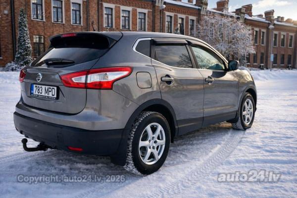 Pelēks Nissan Qashqai 2015 Tallina, ar dzinēja tilpumu 1.60 L un nobraukumu 105 tūkst. km par 10500 €, foto 1 vietnē AUTOMOTO.COM.LV