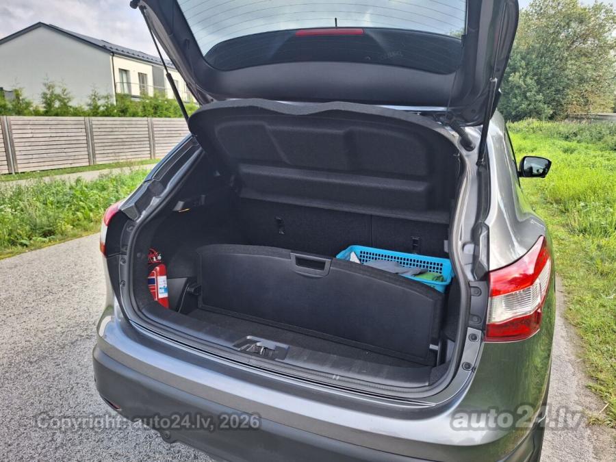 Pelēks Nissan Qashqai 2015 Tallina, ar dzinēja tilpumu 1.20 L un nobraukumu 143 tūkst. km par 9600 €, foto 5 vietnē AUTOMOTO.COM.LV