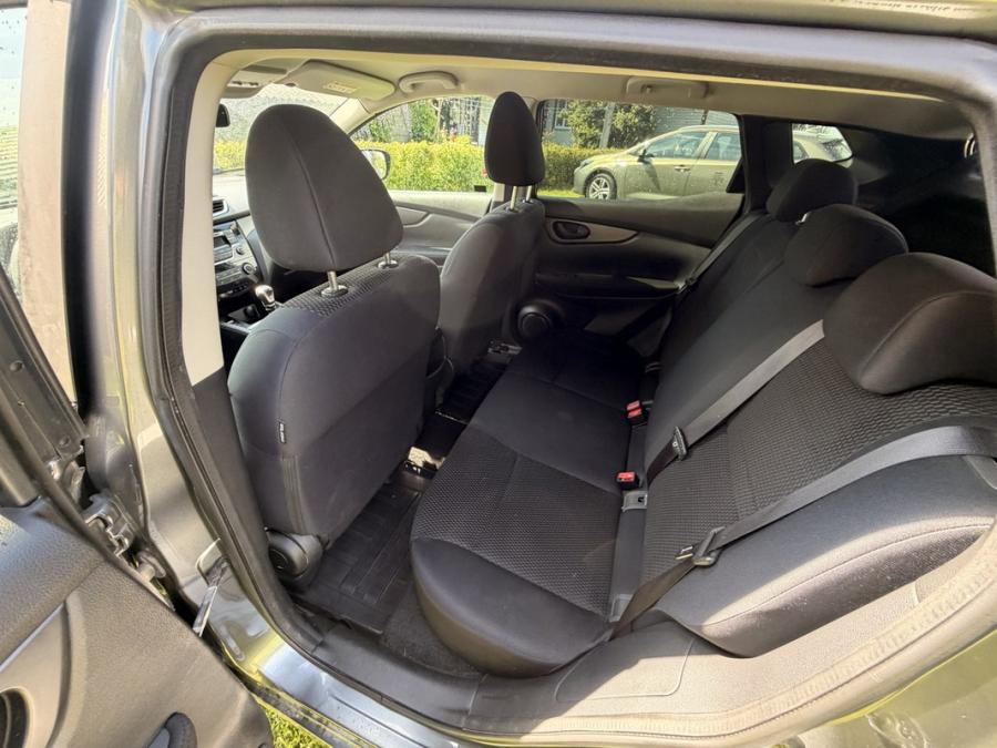 Grey Nissan Qashqai 2015 in Rakvere, with an engine capacity of 0.00 L and mileage of 165 thousand km for 7300 €, photo 16 on AUTOMOTO.COM.LV
