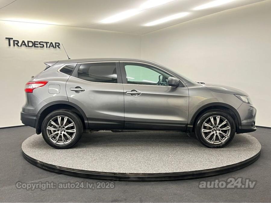 Grey Nissan Qashqai 2016 in Parnu, with an engine capacity of 1.20 L and mileage of 144 thousand km for 8990 €, photo 4 on AUTOMOTO.COM.LV