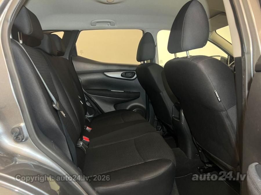 Grey Nissan Qashqai 2016 in Parnu, with an engine capacity of 1.20 L and mileage of 144 thousand km for 8990 €, photo 10 on AUTOMOTO.COM.LV