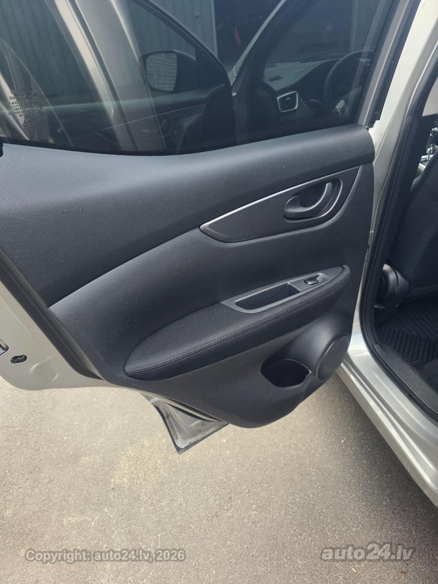 Pelēks Nissan Qashqai 2016 Tallina, ar dzinēja tilpumu 1.20 L un nobraukumu 135 tūkst. km par 6800 €, foto 18 vietnē AUTOMOTO.COM.LV