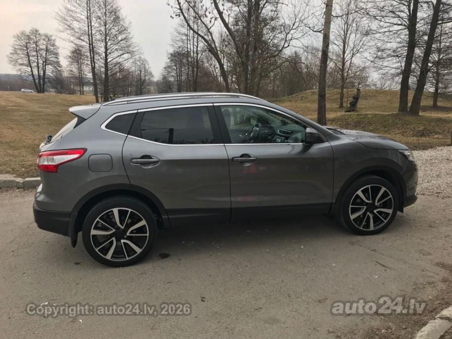Grey Nissan Qashqai 2017 in Tartu, with an engine capacity of 1.20 L and mileage of 150 thousand km for 10000 €, photo 3 on AUTOMOTO.COM.LV
