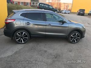 Grey Nissan Qashqai 2017 in Tartu, with an engine capacity of 1.20 L and mileage of 150 thousand km for 10000 €, photo 5 on AUTOMOTO.COM.LV