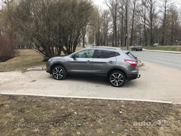 Grey Nissan Qashqai 2017 in Tartu, with an engine capacity of 1.20 L and mileage of 150 thousand km for 10000 €, photo 4 on AUTOMOTO.COM.LV