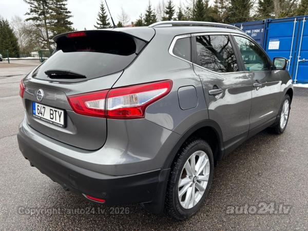 Grey Nissan Qashqai 2017 in Paide, with an engine capacity of 1.20 L and mileage of 37 thousand km for 12390 €, photo 5 on AUTOMOTO.COM.LV