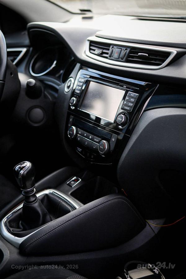 Pelēks Nissan Qashqai 2017 Tallina, ar dzinēja tilpumu 1.20 L un nobraukumu 80 tūkst. km par 11500 €, foto 5 vietnē AUTOMOTO.COM.LV