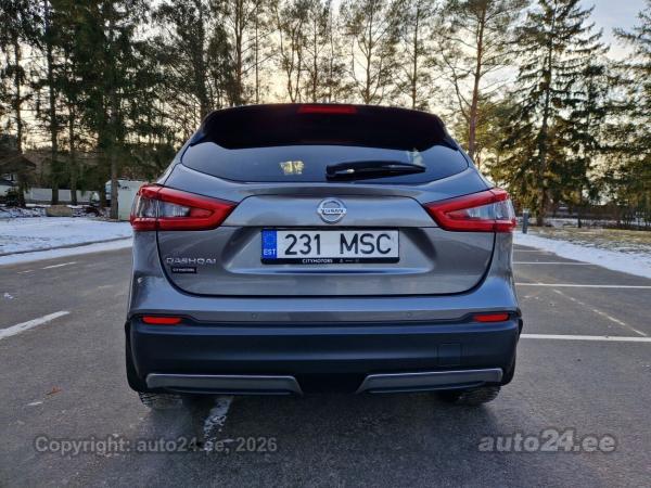 Grey Nissan Qashqai 2018 in Tallinn, with an engine capacity of 1.20 L and mileage of 29 thousand km for 12900 €, photo 4 on AUTOMOTO.COM.LV