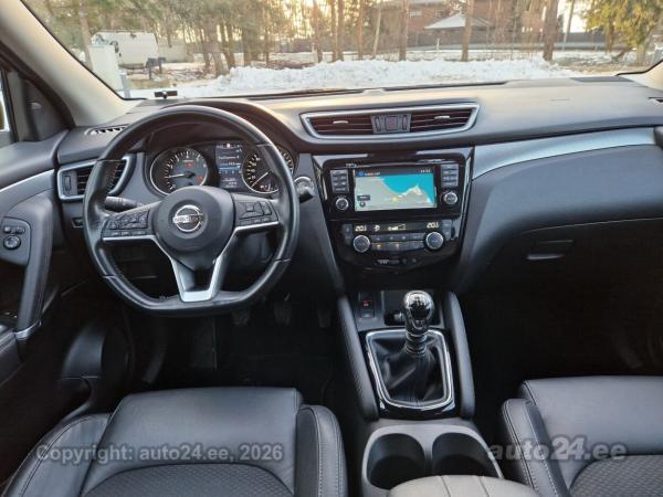 Grey Nissan Qashqai 2018 in Tallinn, with an engine capacity of 1.20 L and mileage of 29 thousand km for 12900 €, photo 8 on AUTOMOTO.COM.LV