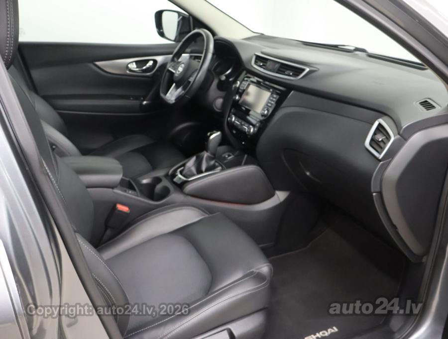 Grey Nissan Qashqai 2018 in Tallinn, with an engine capacity of 1.20 L and mileage of 107 thousand km for 11900 €, photo 10 on AUTOMOTO.COM.LV