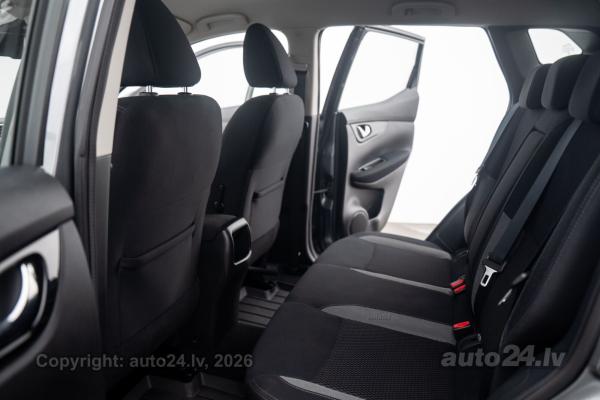 Grey Nissan Qashqai 2018 in Tallinn, with an engine capacity of 1.20 L and mileage of 119 thousand km for 10999 €, photo 9 on AUTOMOTO.COM.LV