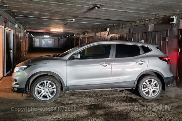 Grey Nissan Qashqai 2020 in Tallinn, with an engine capacity of 1.30 L and mileage of 31 thousand km for 15500 €, photo 4 on AUTOMOTO.COM.LV