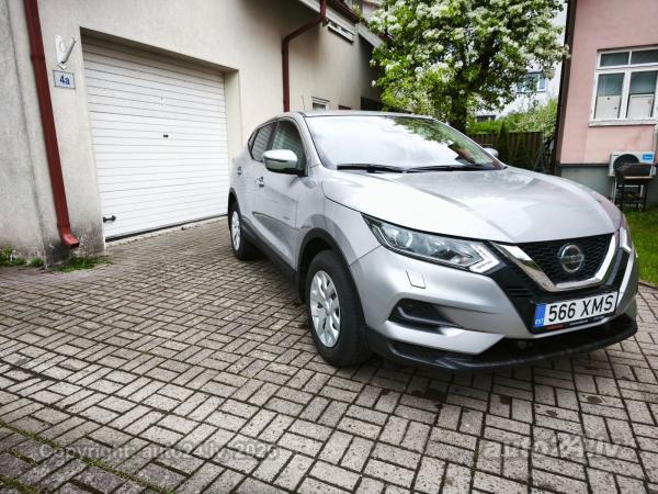 Grey Nissan Qashqai 2020 in Tallinn, with an engine capacity of 1.30 L and mileage of 57 thousand km for 16900 €, photo 1 on AUTOMOTO.COM.LV