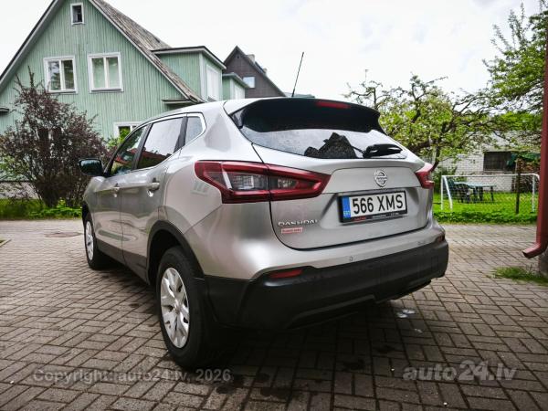 Grey Nissan Qashqai 2020 in Tallinn, with an engine capacity of 1.30 L and mileage of 57 thousand km for 16900 €, photo 4 on AUTOMOTO.COM.LV
