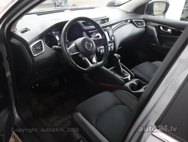 Grey Nissan Qashqai 2021 in Tallinn, with an engine capacity of 1.30 L and mileage of 65 thousand km for 16900 €, photo 8 on AUTOMOTO.COM.LV