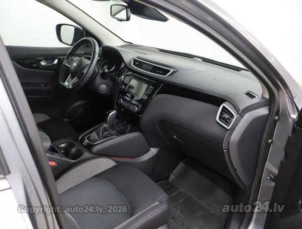 Grey Nissan Qashqai 2021 in Tallinn, with an engine capacity of 1.30 L and mileage of 65 thousand km for 16900 €, photo 9 on AUTOMOTO.COM.LV