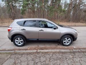 Nissan Qashqai 2011 in Riga, with an engine capacity of 1.60 L and mileage of 193 thousand km for 2000 €, photo 6 on AUTOMOTO.COM.LV