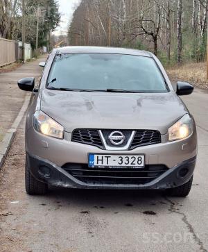 Nissan Qashqai 2011 in Riga, with an engine capacity of 1.60 L and mileage of 193 thousand km for 2000 €, photo 7 on AUTOMOTO.COM.LV