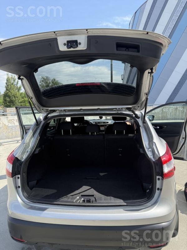 Nissan Qashqai 2017 in Riga, with an engine capacity of 1.40 L and mileage of 145 thousand km for 9900 €, photo 5 on AUTOMOTO.COM.LV