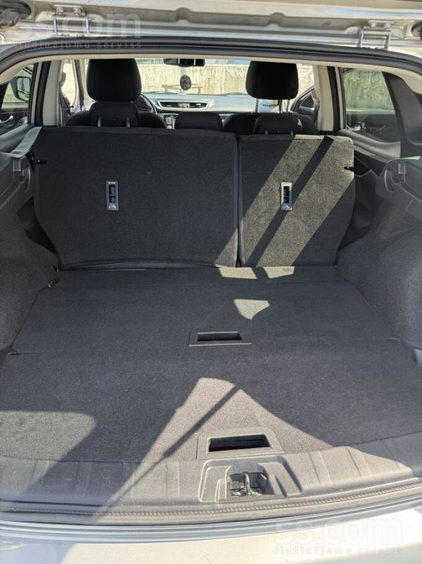 Nissan Qashqai 2017 in Riga, with an engine capacity of 1.40 L and mileage of 145 thousand km for 9900 €, photo 6 on AUTOMOTO.COM.LV