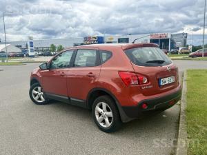 Orange Nissan Qashqai 2007 in Riga, with an engine capacity of 2.00 L and mileage of 440 thousand km for 2650 €, photo 5 on AUTOMOTO.COM.LV