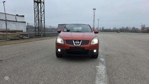 Orange Nissan Qashqai 2008 in Marijampole, with an engine capacity of 2.00 L and mileage of 241 thousand km for 3100 €, photo 2 on AUTOMOTO.COM.LV