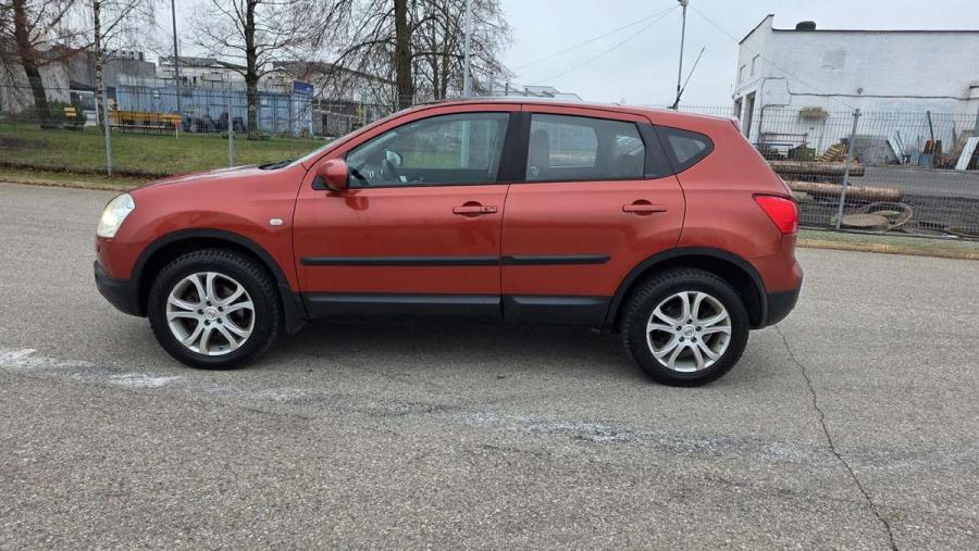 Orange Nissan Qashqai 2008 in Marijampole, with an engine capacity of 2.00 L and mileage of 241 thousand km for 3100 €, photo 6 on AUTOMOTO.COM.LV
