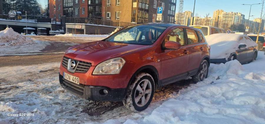 Orange Nissan Qashqai 2008 in Vilnius, with an engine capacity of 2.00 L and mileage of 250 thousand km for 2300 €, photo 1 on AUTOMOTO.COM.LV