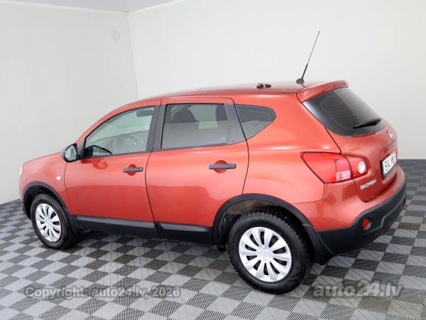 Nissan Qashqai 2008 in Tallinn on AUTOMOTO.COM.LV Orange Nissan Qashqai 2008 in Tallinn, with an engine capacity of 1.50 L and mileage of 334 thousand km for 1799 €, photo 5 on AUTOMOTO.COM.LV