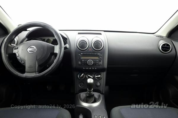 Nissan Qashqai 2008 in Tallinn on AUTOMOTO.COM.LV Orange Nissan Qashqai 2008 in Tallinn, with an engine capacity of 1.50 L and mileage of 334 thousand km for 1799 €, photo 6 on AUTOMOTO.COM.LV