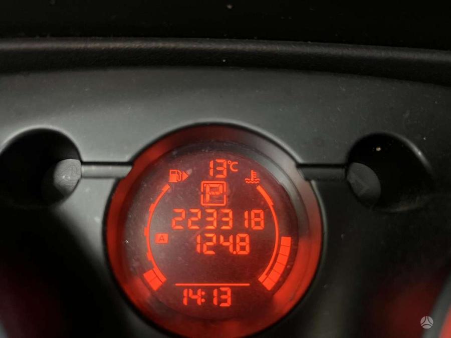 Orange Nissan Qashqai 2009 in Vilnius, with an engine capacity of 2.00 L and mileage of 223 thousand km for 2550 €, photo 26 on AUTOMOTO.COM.LV