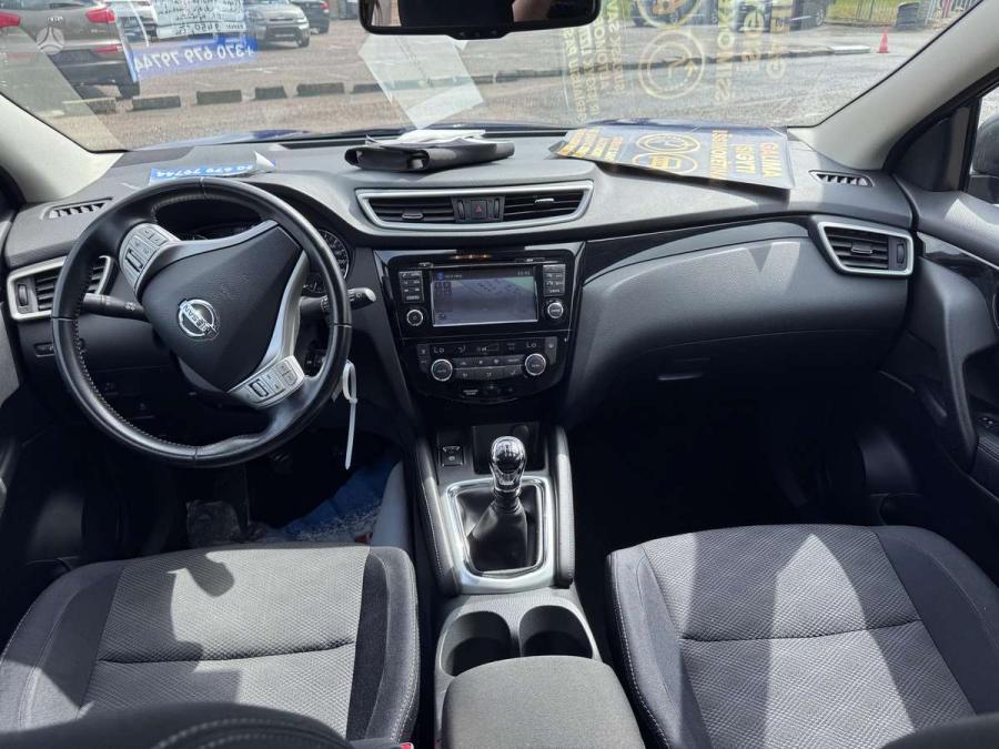 Orange Nissan Qashqai 2016 in Alytus, with an engine capacity of 1.46 L and mileage of 250 thousand km for 9400 €, photo 13 on AUTOMOTO.COM.LV