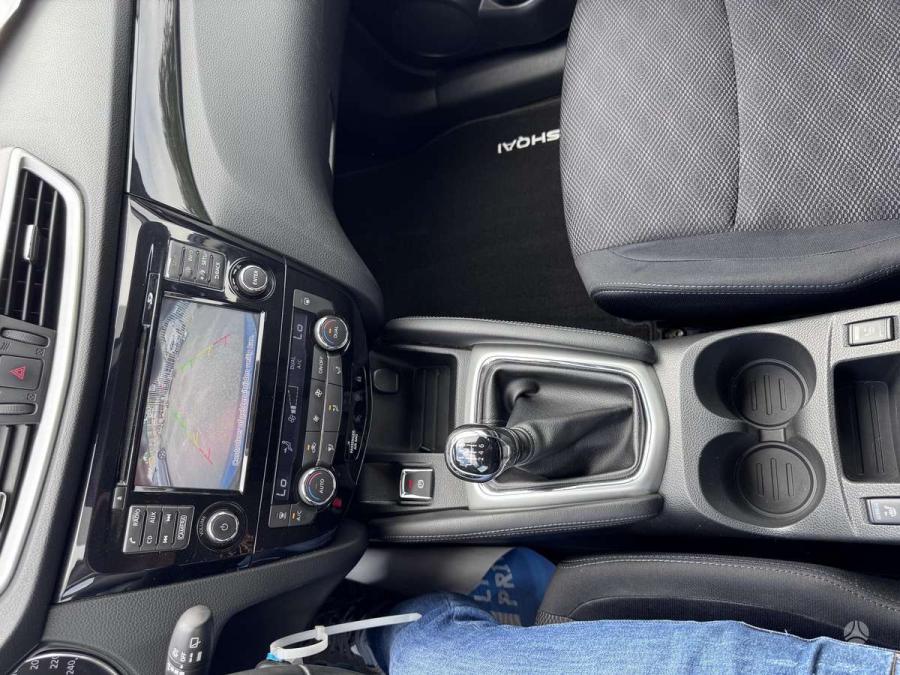 Orange Nissan Qashqai 2016 in Alytus, with an engine capacity of 1.46 L and mileage of 250 thousand km for 9400 €, photo 15 on AUTOMOTO.COM.LV
