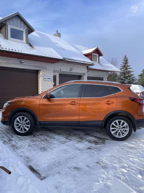 Orange Nissan Qashqai 2020 in Kretinga, with an engine capacity of 2.00 L and mileage of 46 thousand km for 16900 €, photo 7 on AUTOMOTO.COM.LV