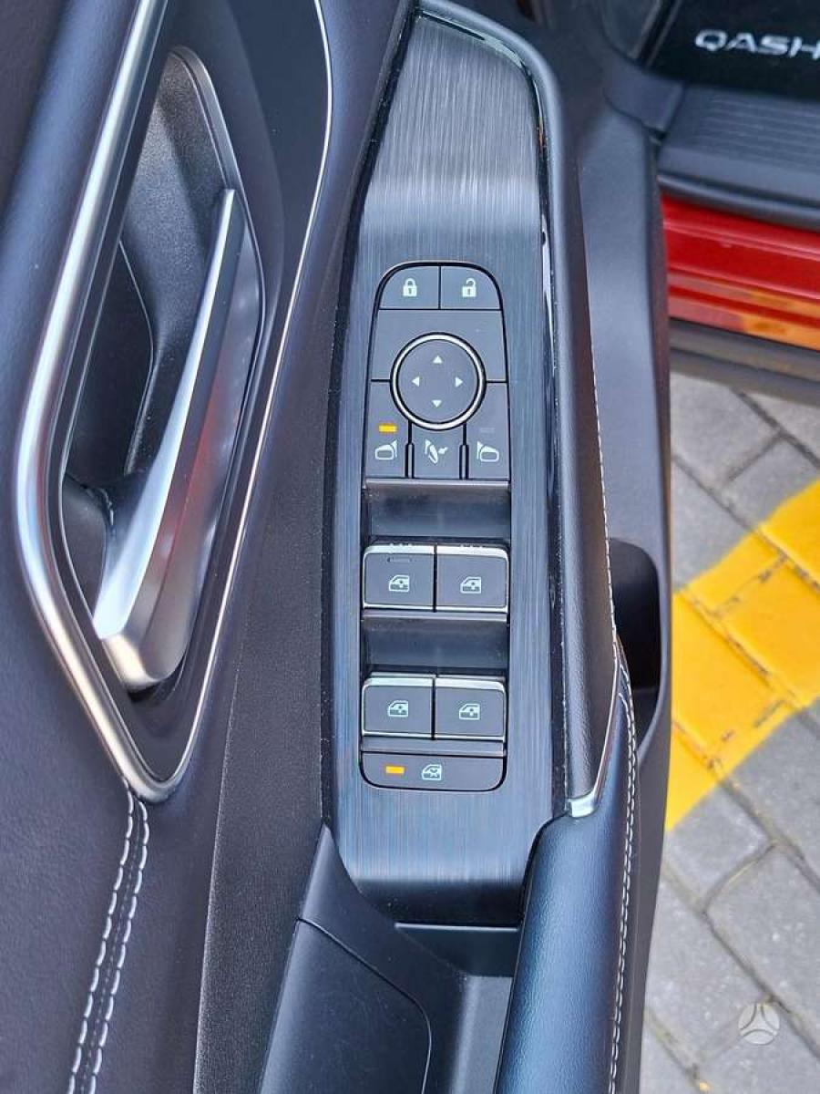 Orange Nissan Qashqai 2023 in Vilnius, with an engine capacity of 1.50 L and mileage of 60 thousand km for 26900 €, photo 15 on AUTOMOTO.COM.LV