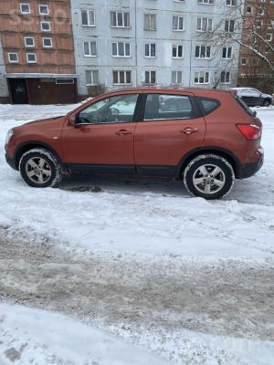 Oranžs Nissan Qashqai 2008 Rīga, ar dzinēja tilpumu 1.50 L un nobraukumu 221 tūkst. km par 3200 €, foto  vietnē AUTOMOTO.COM.LV