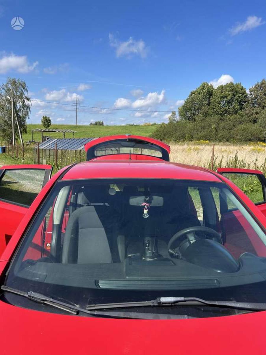 Red Nissan Qashqai 2007 in Vilnius, with an engine capacity of 1.46 L and mileage of 349 thousand km for 1800 €, photo 7 on AUTOMOTO.COM.LV
