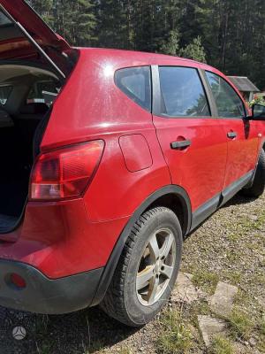 Red Nissan Qashqai 2007 in Vilnius, with an engine capacity of 1.46 L and mileage of 349 thousand km for 1800 €, photo 9 on AUTOMOTO.COM.LV
