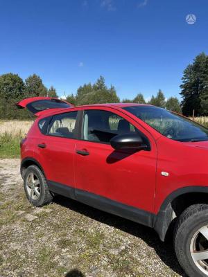 Red Nissan Qashqai 2007 in Vilnius, with an engine capacity of 1.46 L and mileage of 349 thousand km for 1800 €, photo 10 on AUTOMOTO.COM.LV