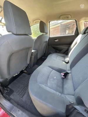 Red Nissan Qashqai 2007 in Vilnius, with an engine capacity of 1.46 L and mileage of 349 thousand km for 1800 €, photo 15 on AUTOMOTO.COM.LV